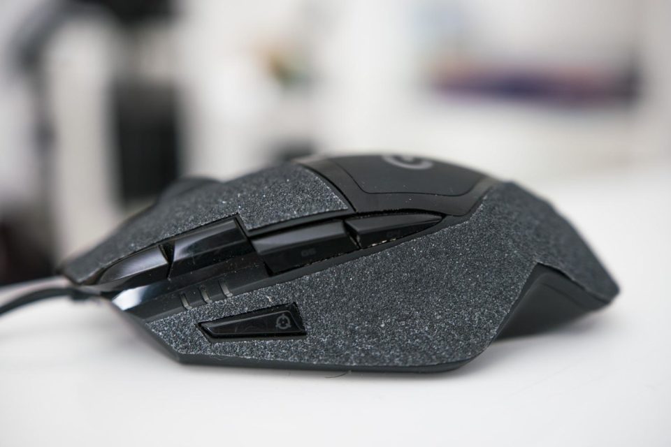 First design of the Logitech G402 • Antgrip - Upgrade your gaming mouse.